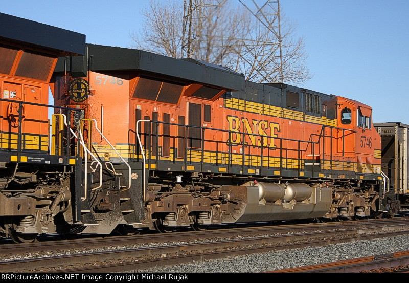 BNSF 5746